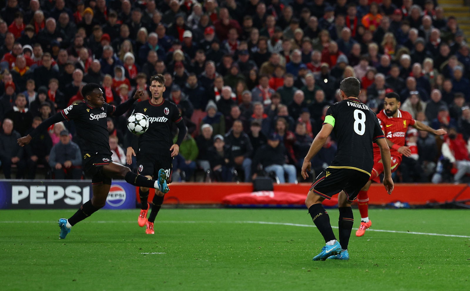 “Seems off the boil…” - Football legend bizarrely criticises “fantastic ...